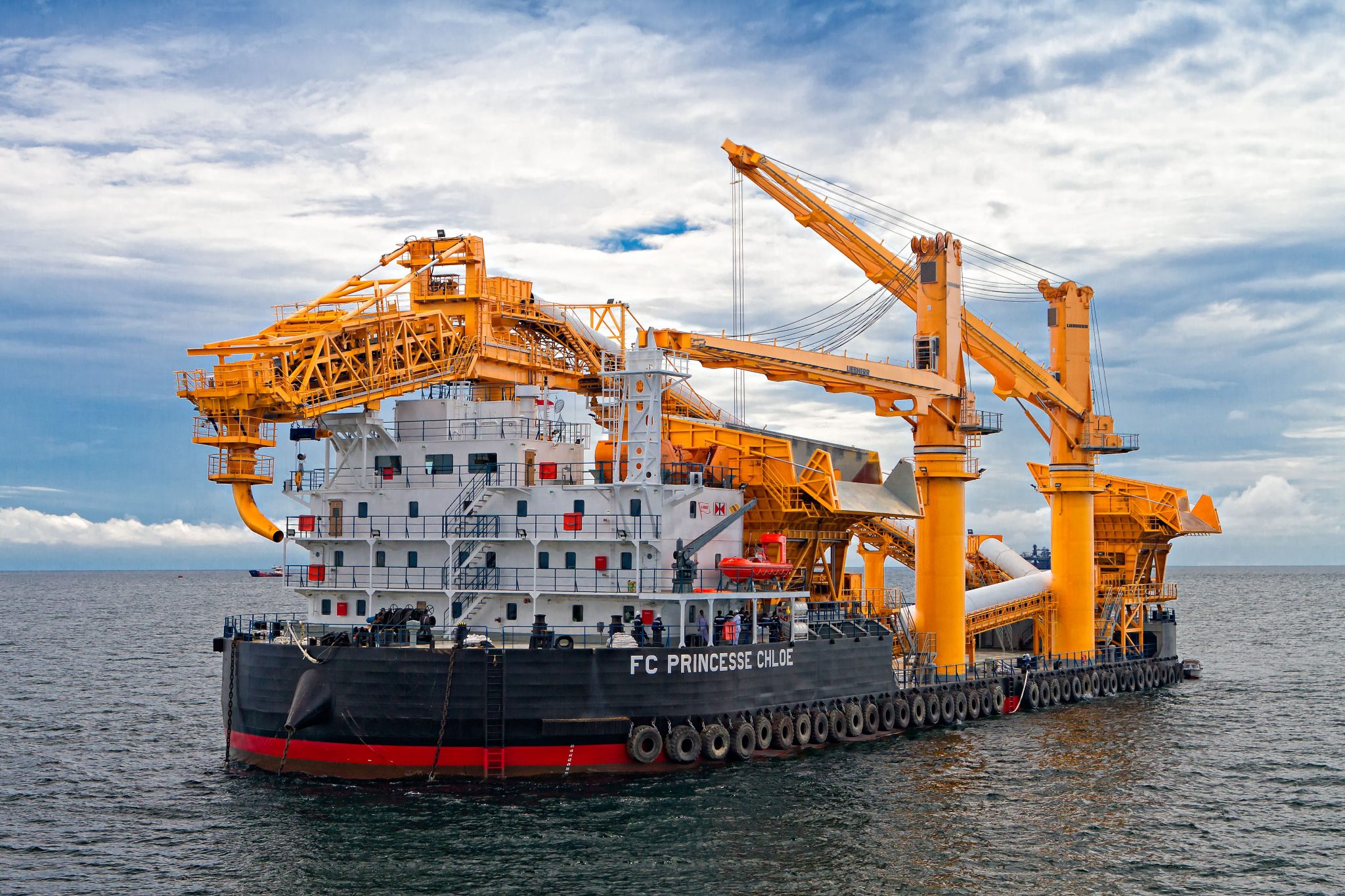 Design of transhipper - Interprogetti Genova - Naval Architects