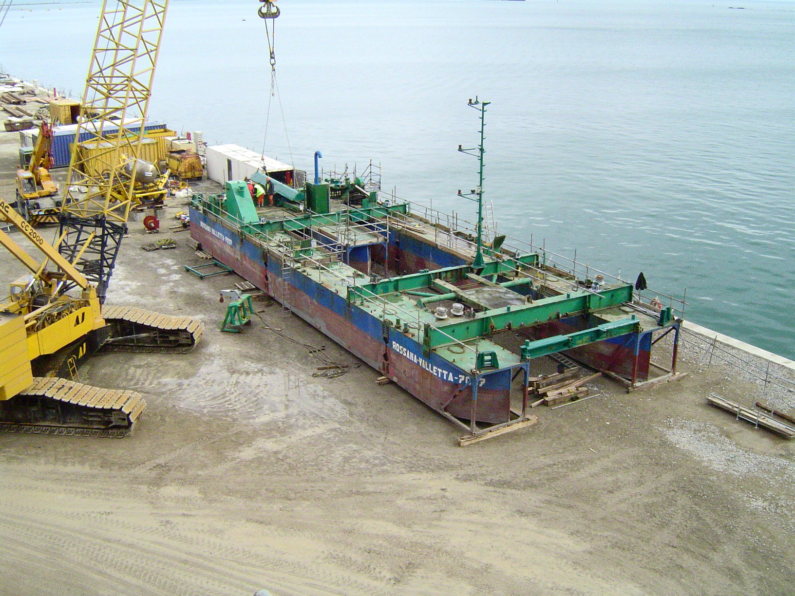 MODULAR trimaran barge for TRENCHING operation